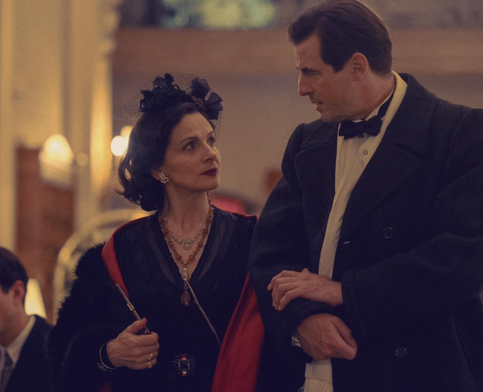 Strange Choices in “The New Look” – Mimic of Modes